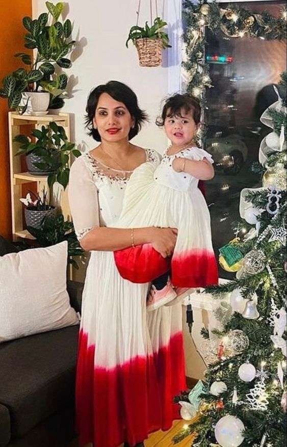 Mother daughter twinning outfits - Simple Craft Idea